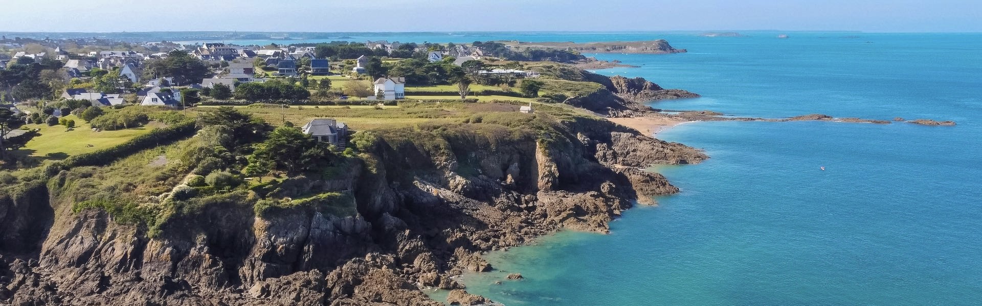 La côte d'Emeraude, randonnées et embruns de l'océan | Canopée Voyages ...