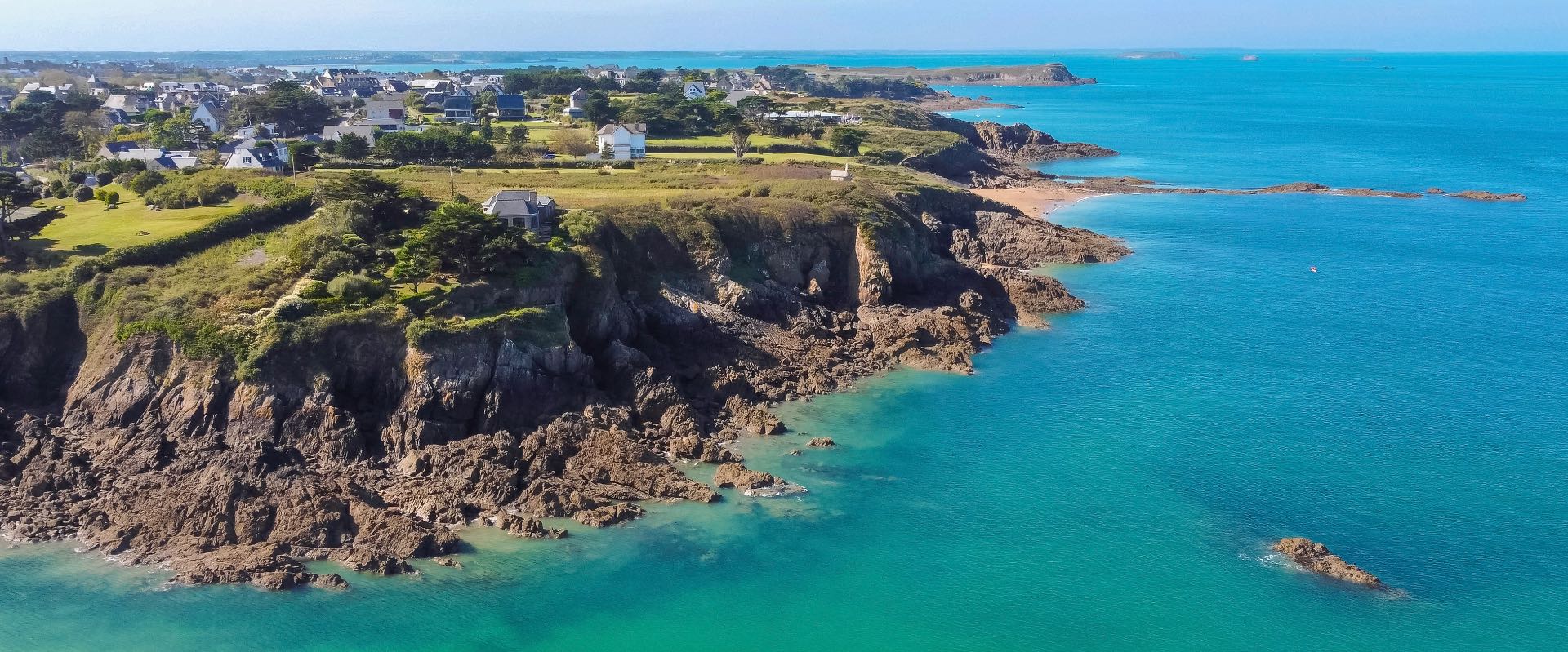 La côte d'Emeraude, randonnées et embruns de l'océan | Canopée ...